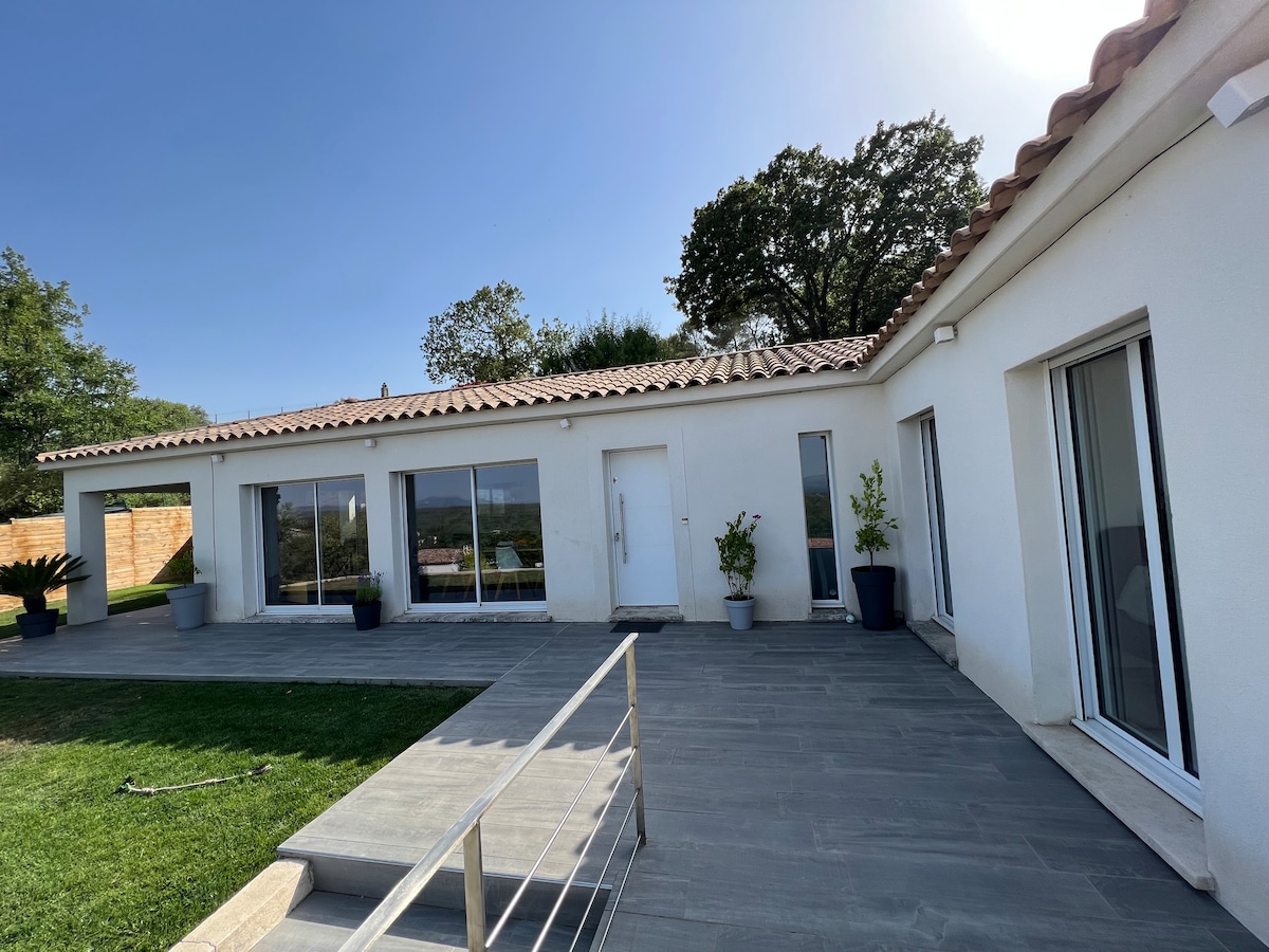 House with a view of Sainte-Victoire - Houses for Rent in Mimet ...
