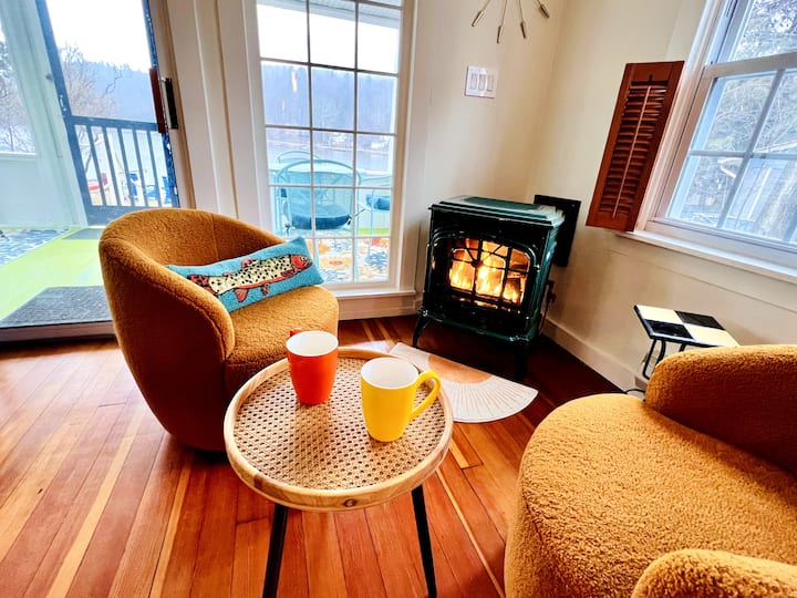 Catskill Lakeside! Fireplace-sauna-firepit-hottub - Deposit, NY