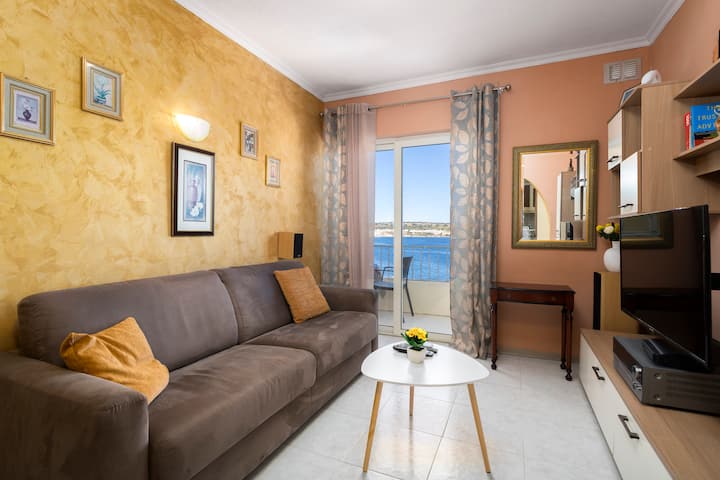 Cosy Apartment W/ Spacious Balcony & Sea Views - Malta