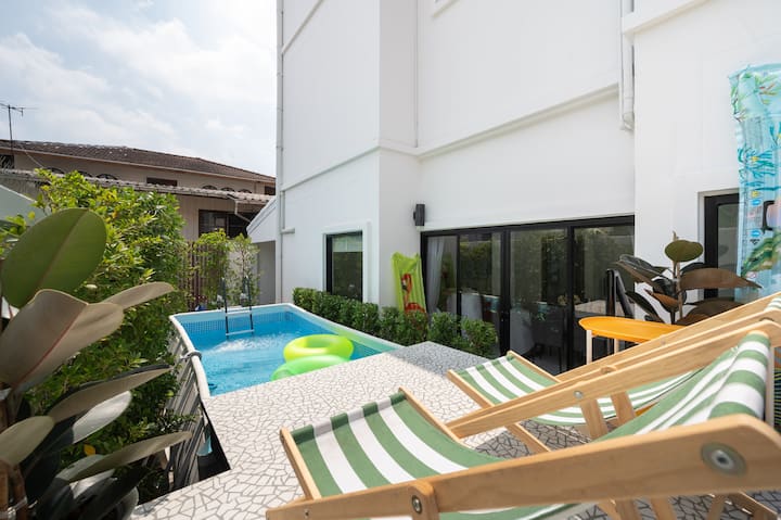 Miq Ekkamai_pool Villa + Pool Table_3br House - バンコク