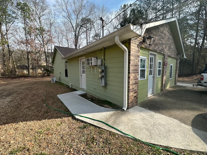 Chic 1 Bedroom Apt 10 Mins  Away Aiport & Downtown - Riverdale, GA