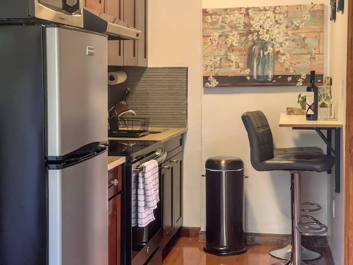 Cozy 2 Bedroom Apt - Manhattan, NY