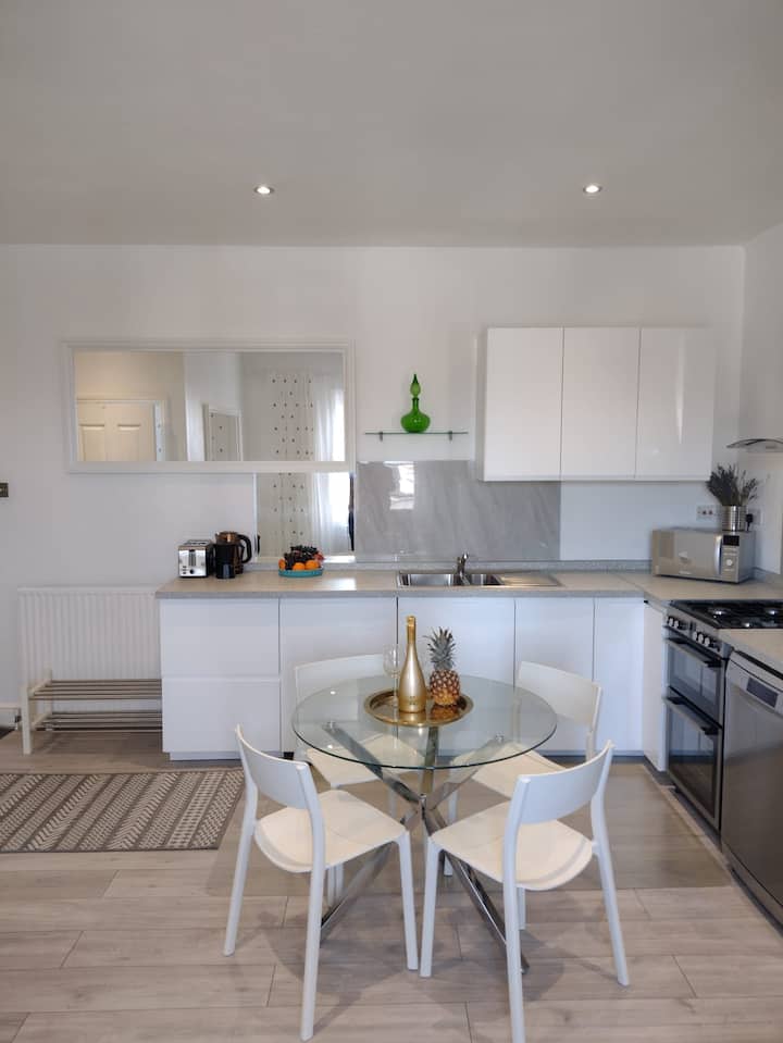 London's Hidden Gem - Thames Ditton