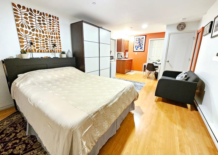 Cozy Garden Suite W/ Private Entrance - Vancouver
