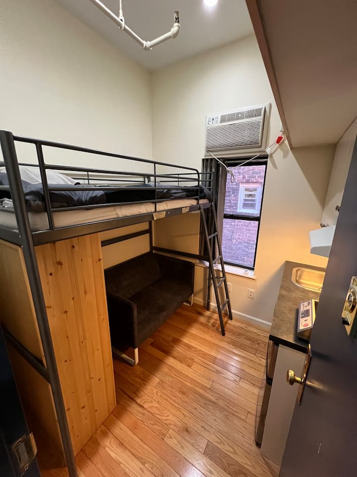 Tiny Shared Bath Private Studio Times Square #507 - New York, NY