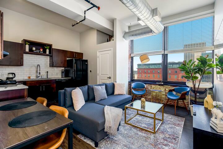 Classy 2br-parking, Rooftop,near Arrowhd & Tmobile - Kansas City