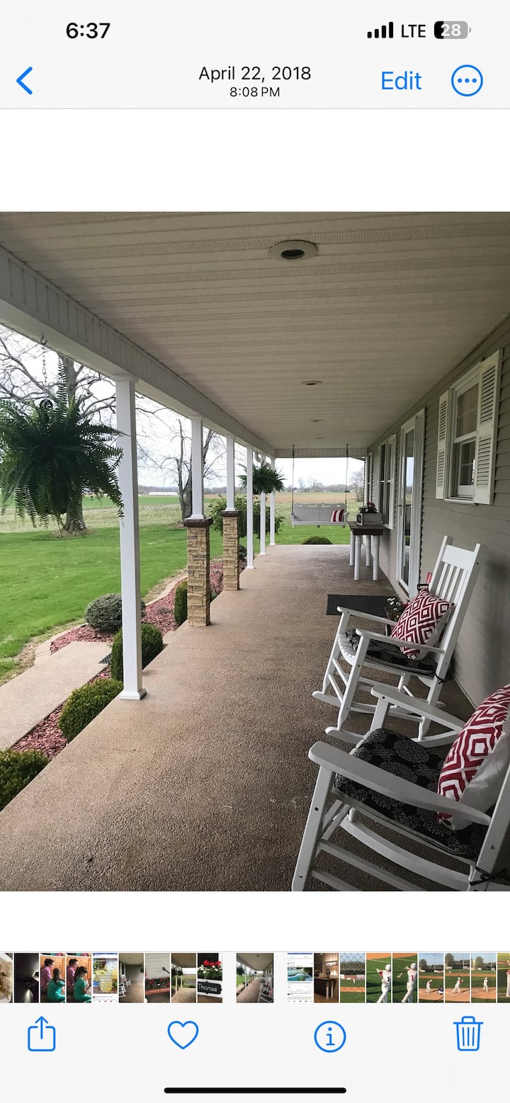 Cozy Country Cottage - Bedford, IN