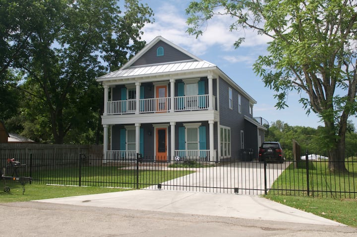 Southern Comfort Haus - New Braunfels, TX