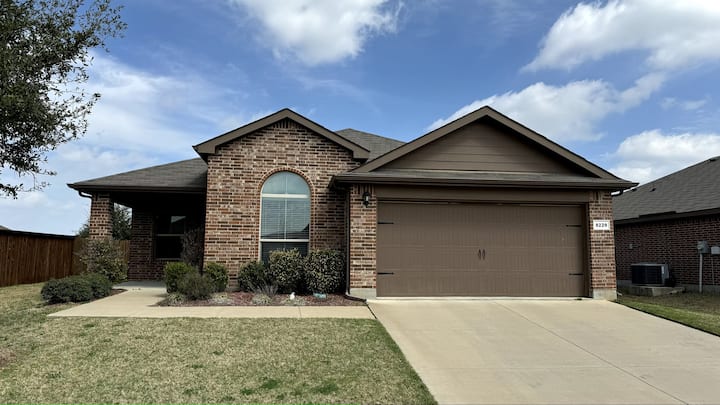 Quiet 3 Bedrooms House Super Well Located - Arlington, TX