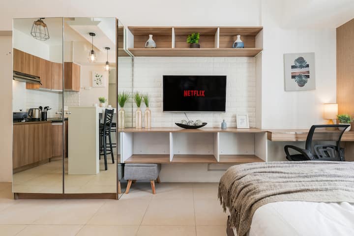 Central Studio • Best Location For Work & Travel - Cebu City