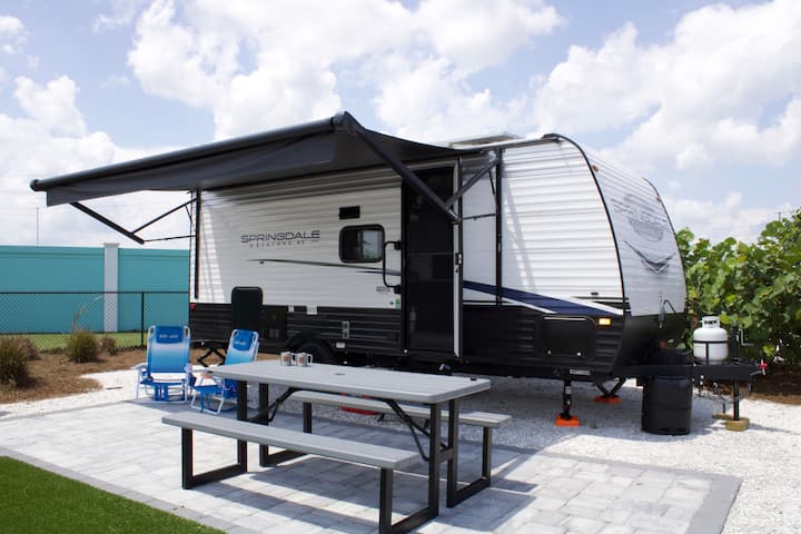 Retroasis Roadside Retreat: Your Adventure Awaits! - 