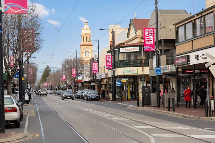 Warm Waves - Beach Pool Home - Glenelg