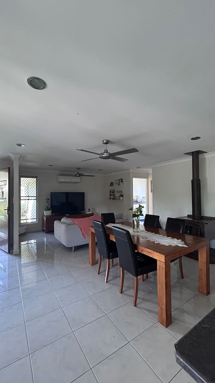 Sunny Private Room And Bathroom - Gympie