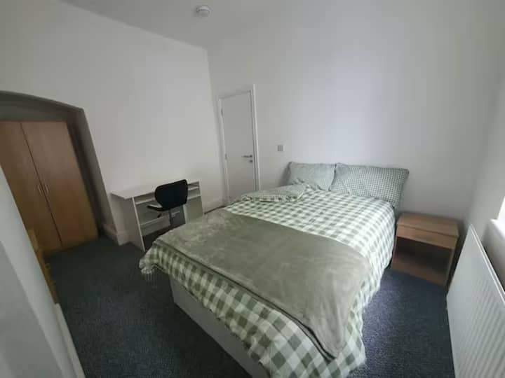 Double-bed (L1) Burnley City Centre - Burnley