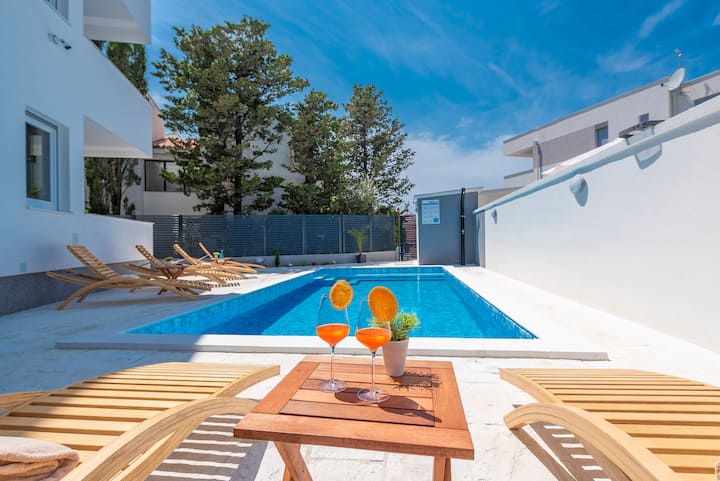 Villa Mel Mari Studio 2 With A Pool - Novalja