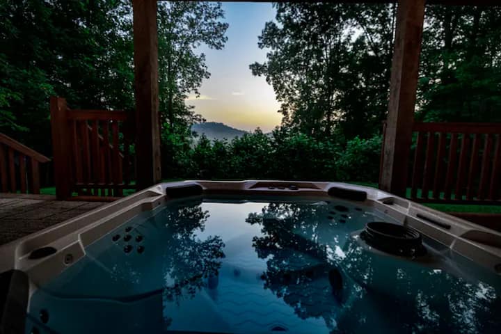 Peaceful Cabin, Mountain Views From The Hot Tub - Slade, KY