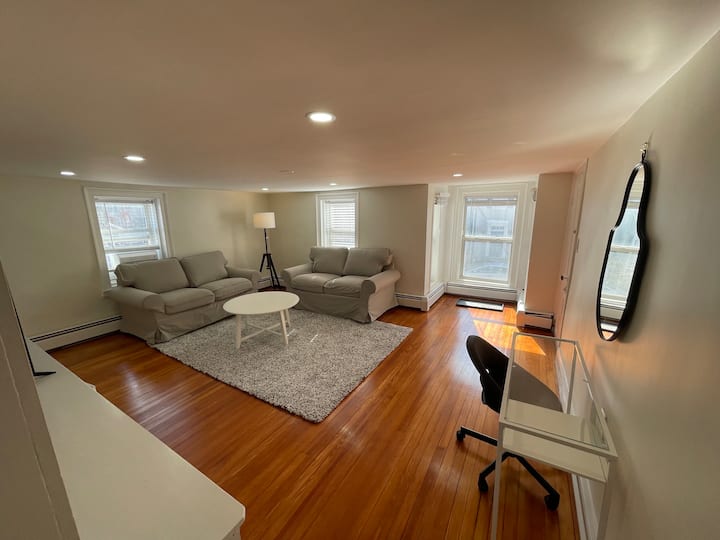 Main Street - Completely Renovated 2nd Floor Apt. - Hampstead, MD