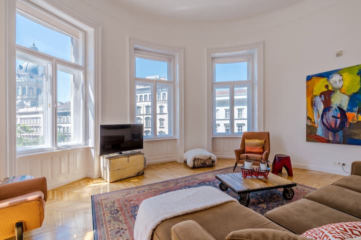 Highrise Art Apartment - Budapest
