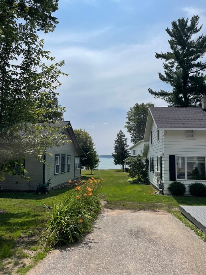 Cozy Cottage On Mullett Lake! - Mullett Lake, MI