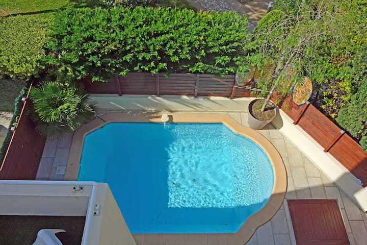 Maison Piscine Chauffée, Plage 50m - Marseille