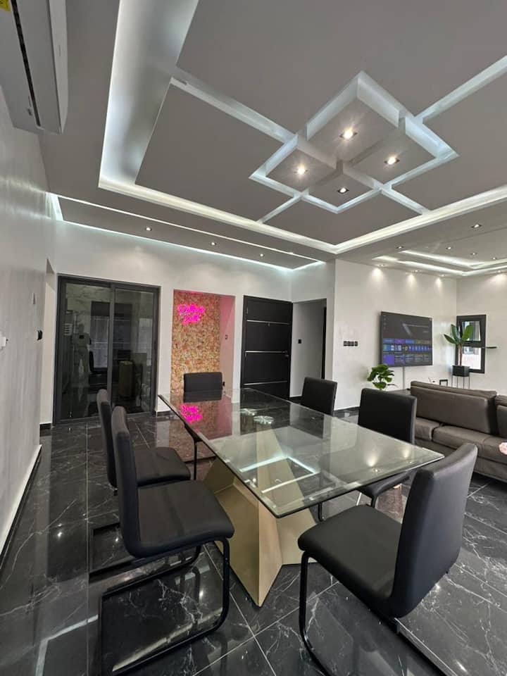 Penthouz 250 M2 Au Avec Agréable Vue à Angre Chu - Abidżan