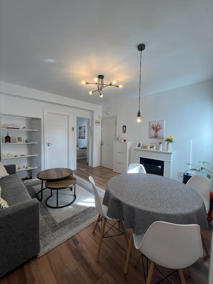 Habitación Moderna Con Ambiente Internacional - Getafe