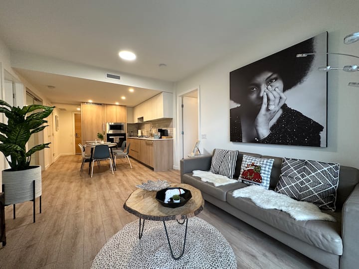 R2@  New Stunning View Rmd Central 2br+2ba - 列治文