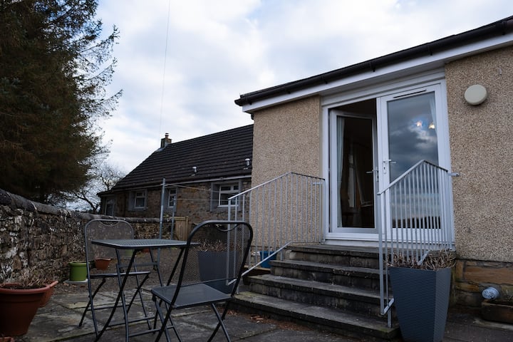 Spacious Cottage With Valley View - Motherwell