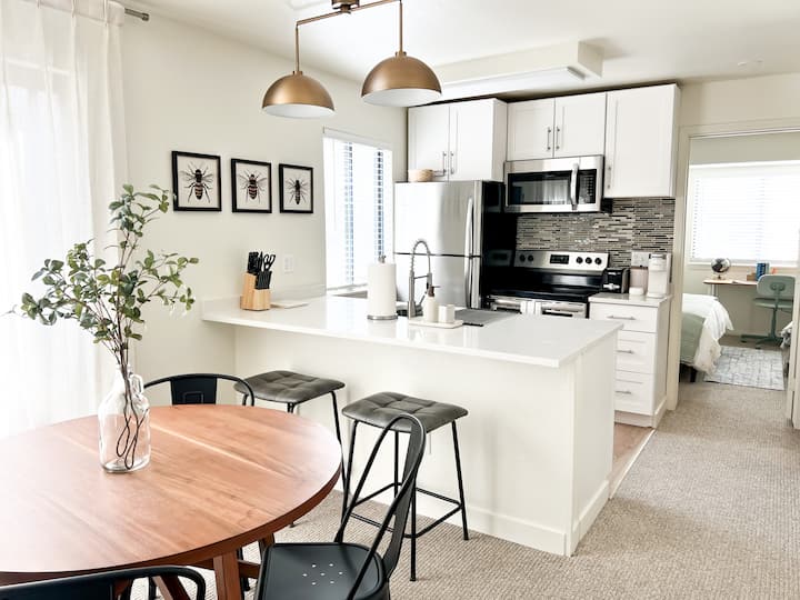 Bright & Airy Apartment In Dtc - Aurora, CO