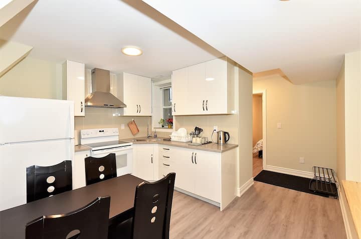 2 Bdr Apt/pvt Ent/nr Subway, Large Mall/gardenview - Toronto