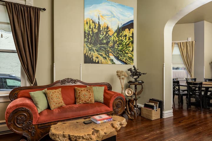 Local Artist Suite #2 - Queen Anne Bed & Breakfast - Denver, CO