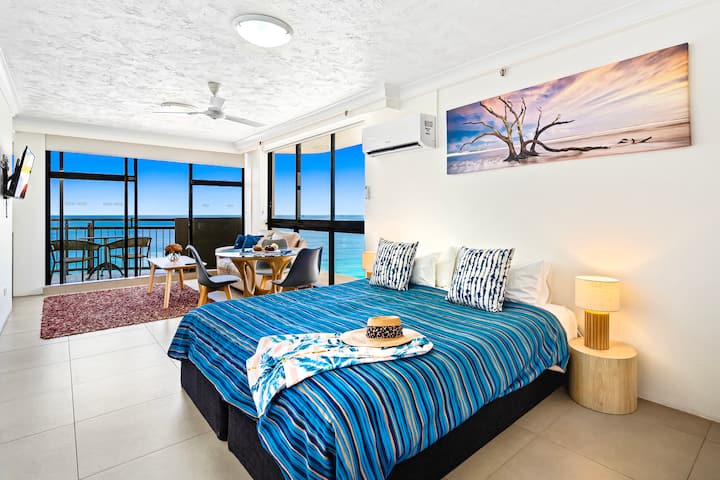 Renovated Ocean View Studio - Surfers Paradise