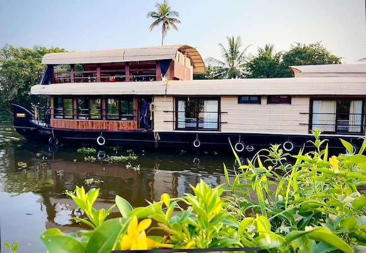 1 Bedroom Premium Houseboat - Vaikom