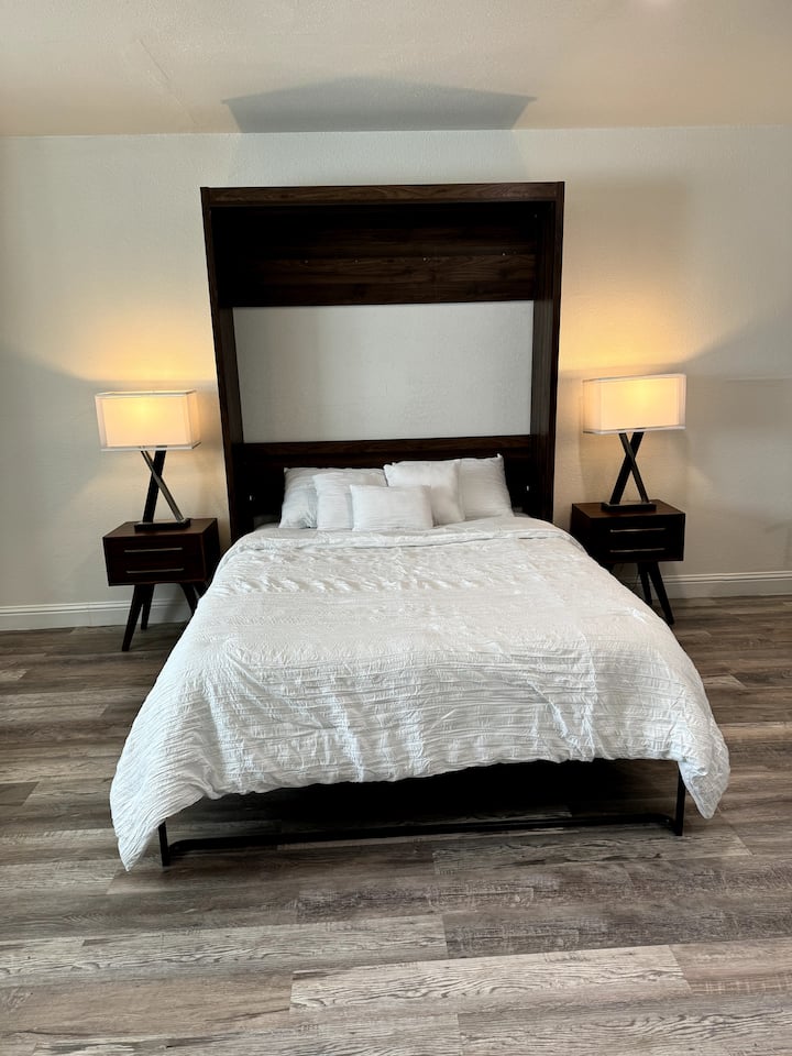 New Modern Bungalow Hideaway - Modesto, CA