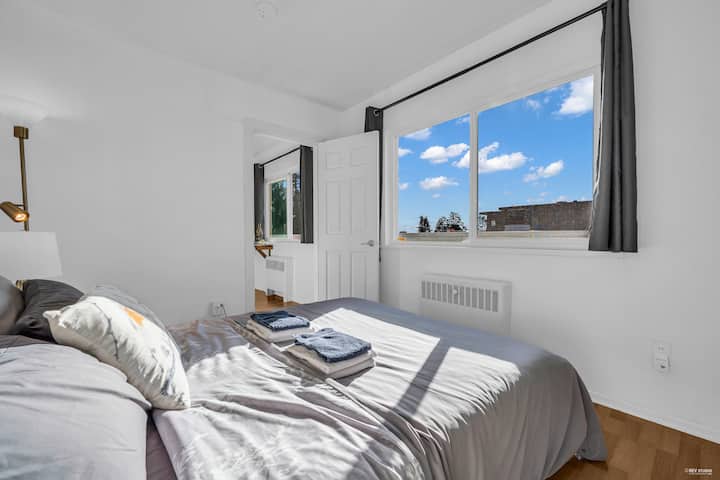 Contemporary 1br C/ To Yvr, Dt - Vancouver