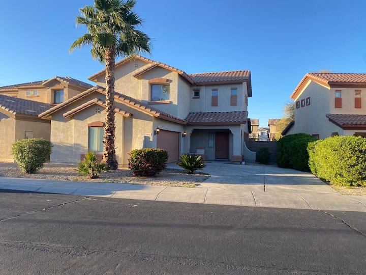 4bd In Private Neighborhood - Glendale, AZ