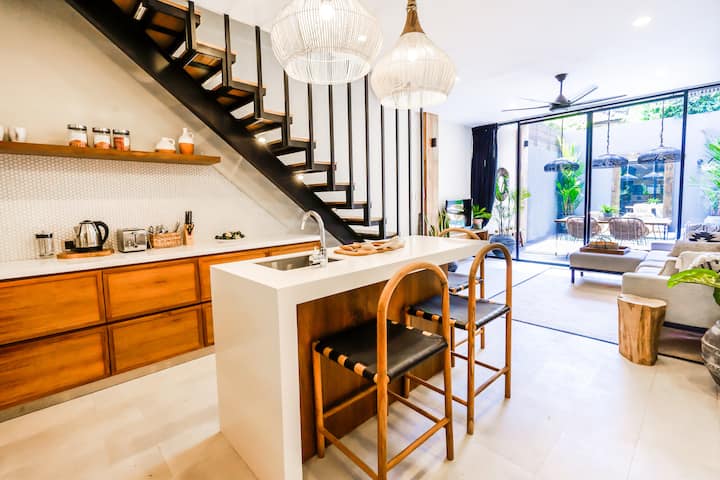 Tropical Comfort | Private Pool Modern Townhouse - Canggu