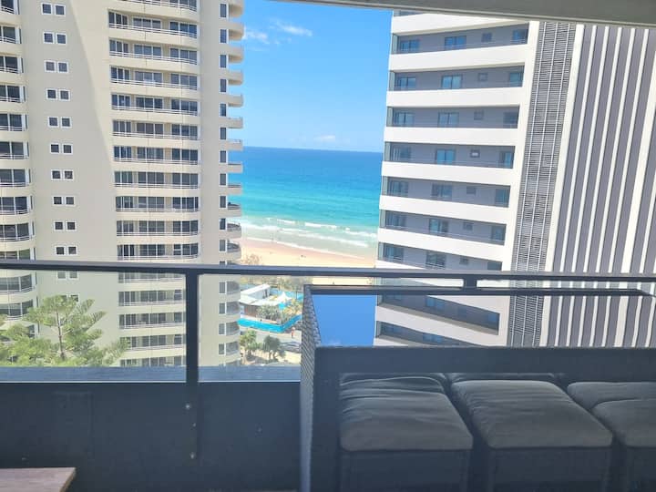 In The Heart Of Surfers Paradise | Ocean Views - Surfers Paradise