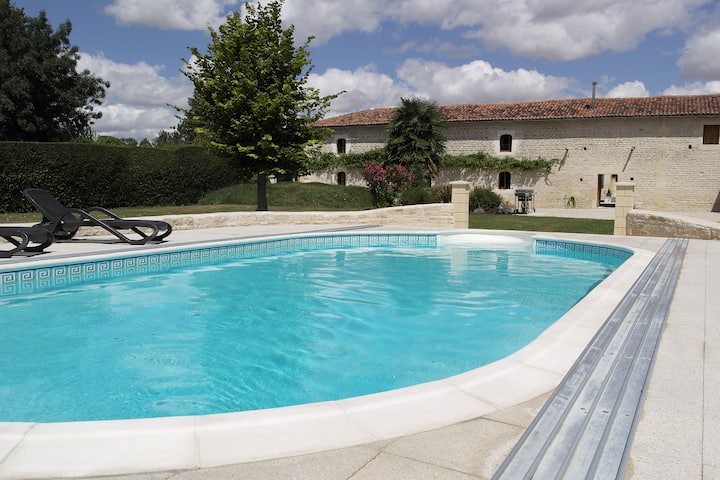 Deux Gîtes Avec Piscine Privée - Cognac