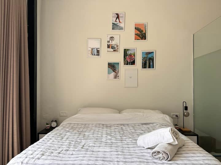 Comfy Room With Balcony On The Beach - Tel-Aviv