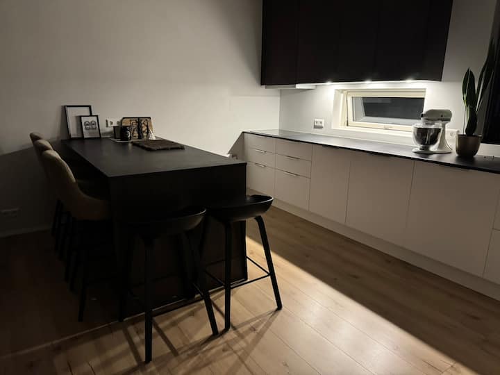 Solareclipse26 Stayfor5-balcony Viewsinreykjavík - Iceland