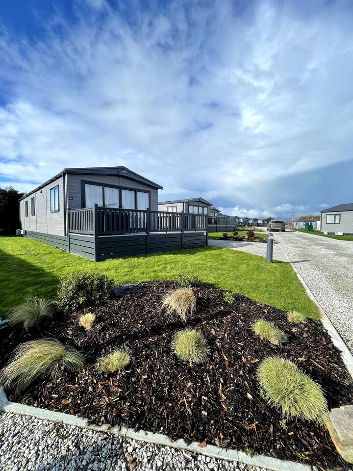 Stones Throw Lodge - Family Friendly Accommodation - Padstow