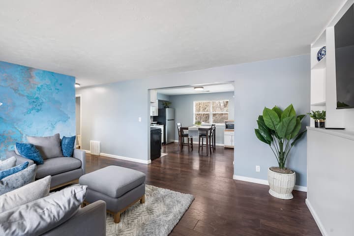 Cozy Lodge - Peoria, IL