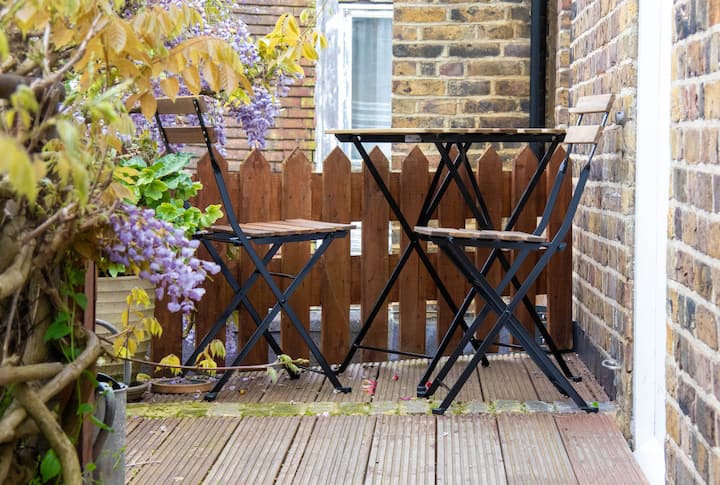 Two Bedroom Apartment In Kew - Brentford