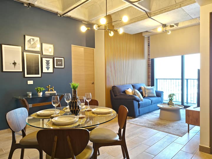 Luxurious 2-br Apt King Size W/pool + Parking +Gym - Monterrey