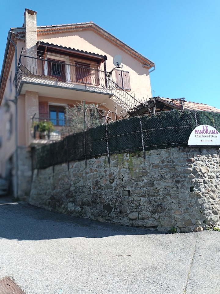 Appartement Indépendant 2 Pièces - Puget-Théniers