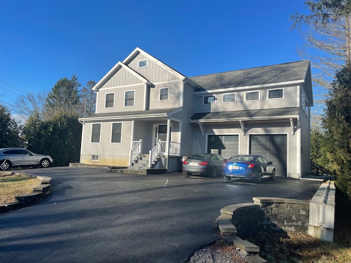 5 Bed For Track Or Spac Rental, Walk To Concerts! - Saratoga Springs, NY