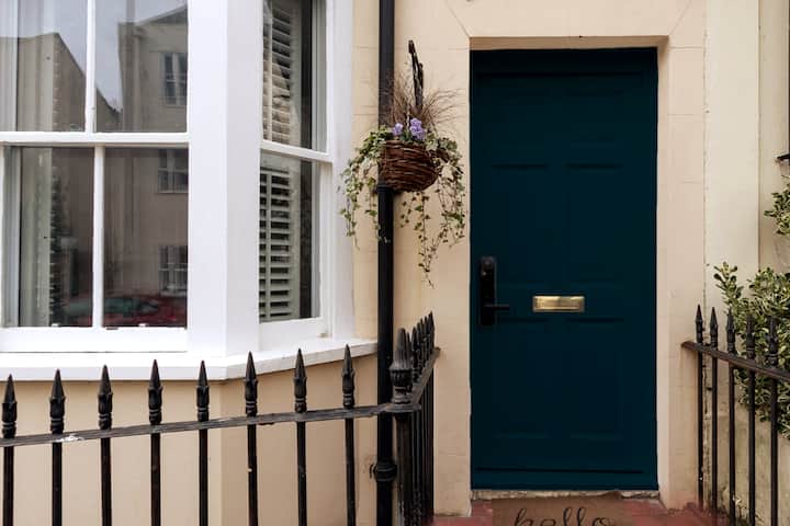 Seaside Regency Townhouse - Central Location - Brighton