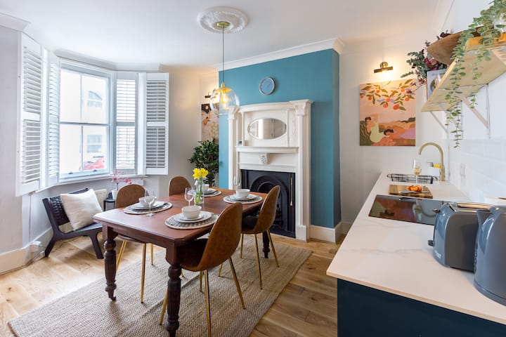 Elegant 2-bed Regency House By Beach | Hove Lawns - Brighton