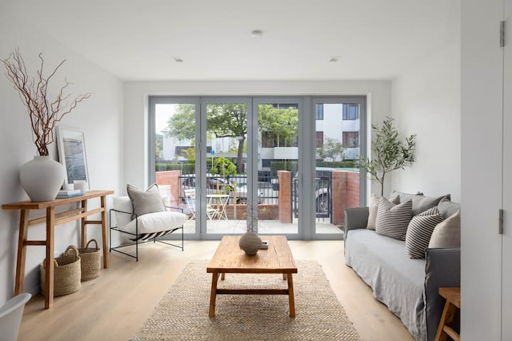 Modern Abode In Central Location - Christchurch